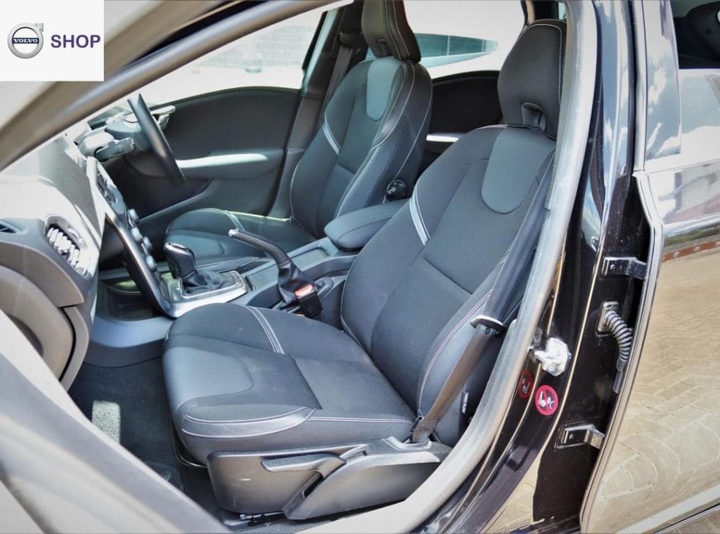 2017 VOLVO V40 D4 - VolvoShop