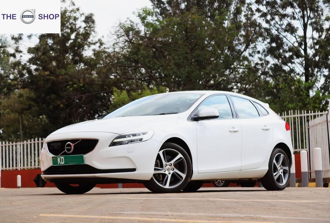 2017 VOLVO V40 T3 - VolvoShop