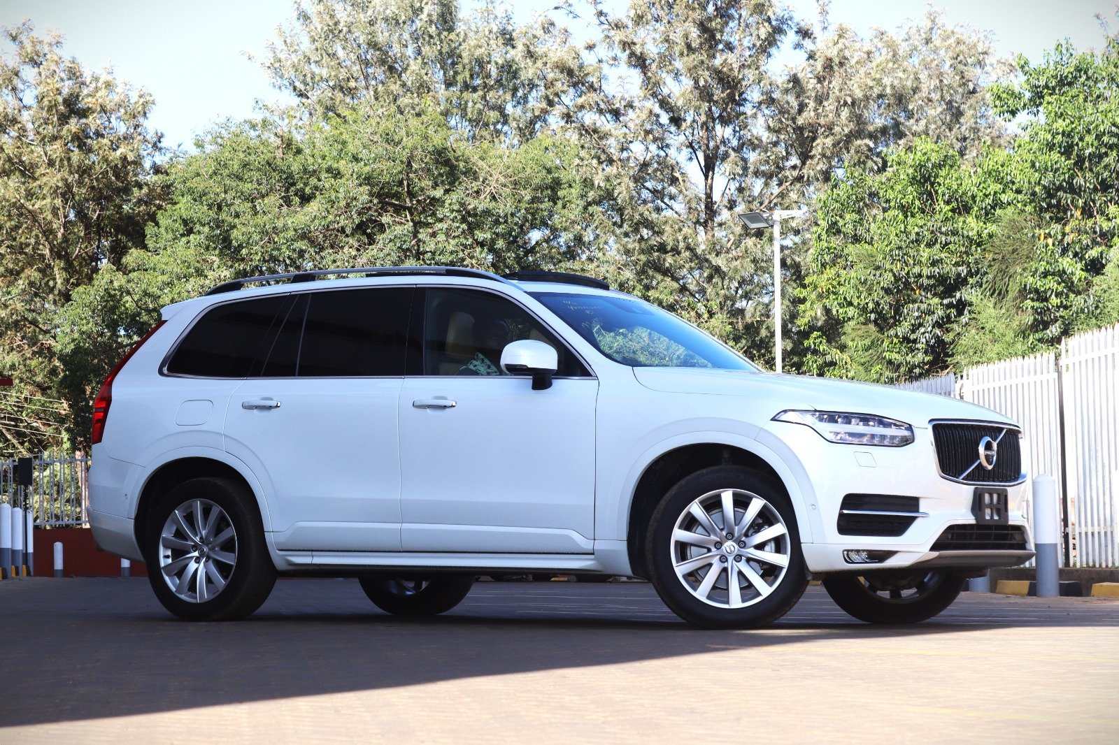 🚘 2018 Volvo XC90 T5 – White | Panoramic Sunroof | 7-Seater Luxury SUV ...