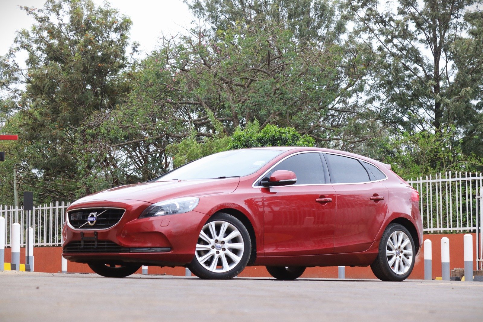 2016 Volvo V40 T4 Wine Red - VolvoShop