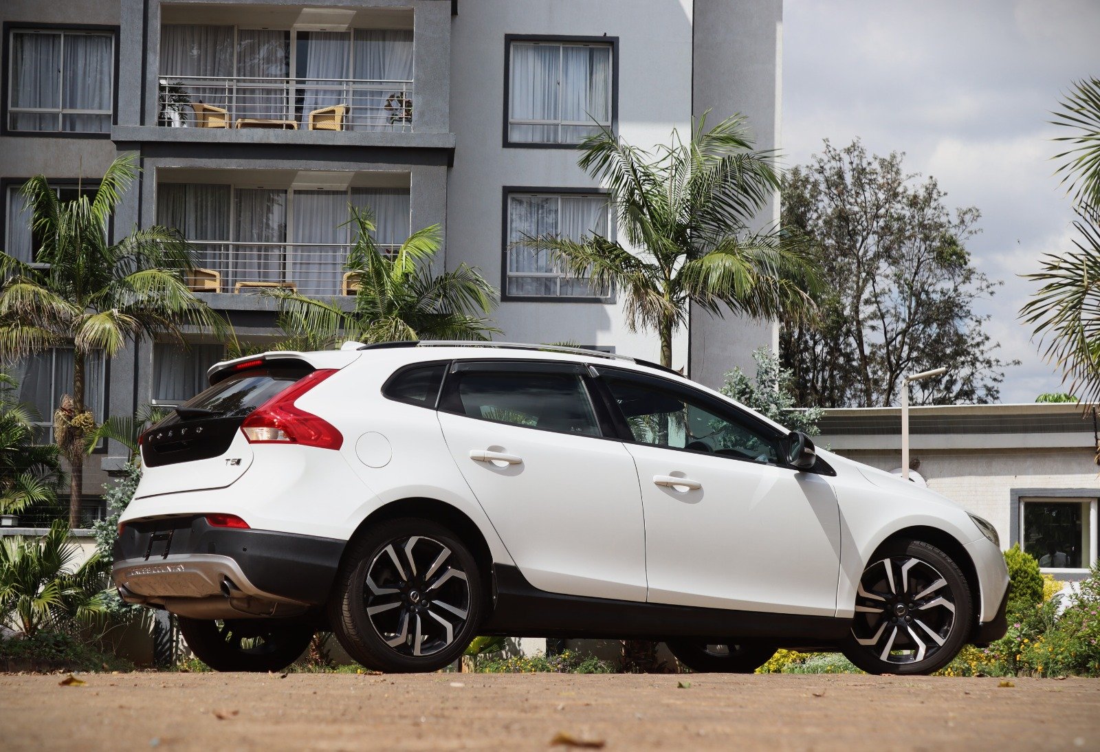 🚗 2018 Volvo V40 Cross Country T5 - Rugged Luxury Hatchback - VolvoShop