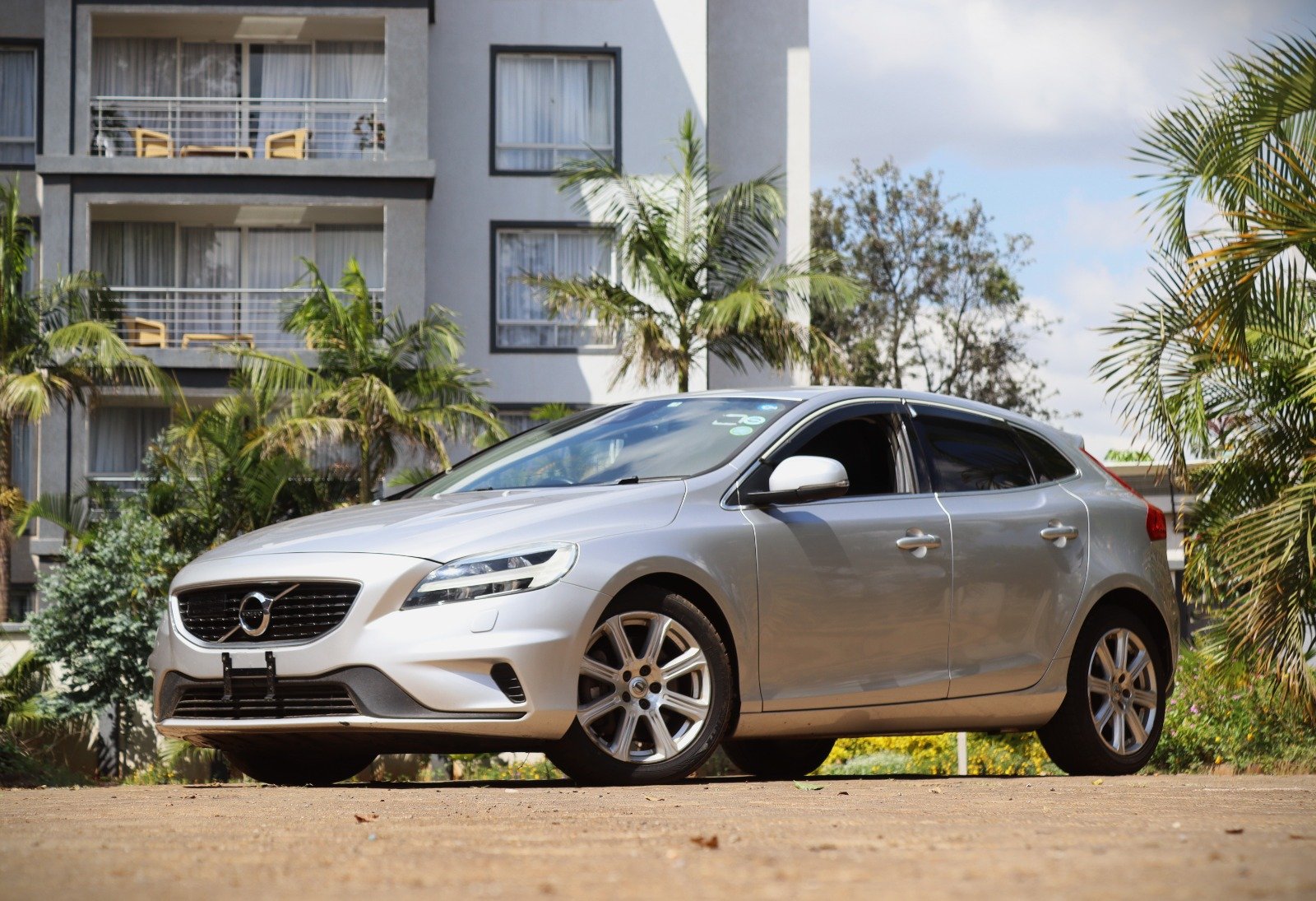 2018 Volvo V40 D4 – Sporty Diesel - VolvoShop