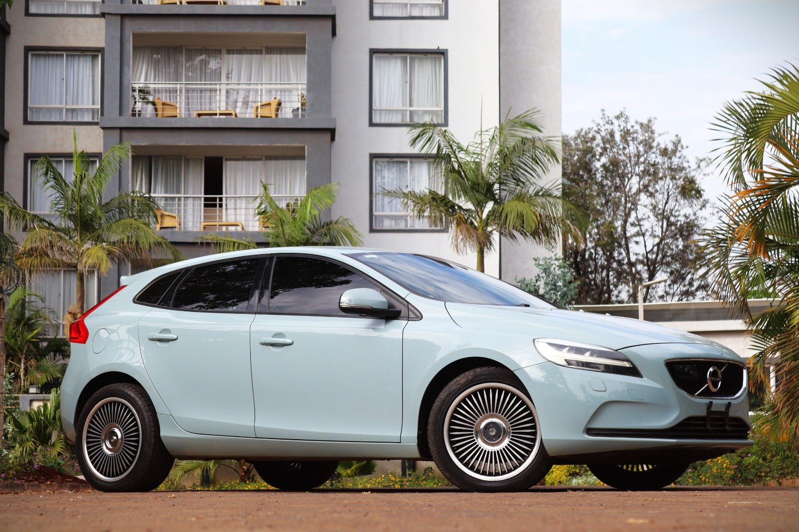 2017 Volvo V40 D4 – Teal Elegance Meets Turbo Diesel Power 🌟 - VolvoShop