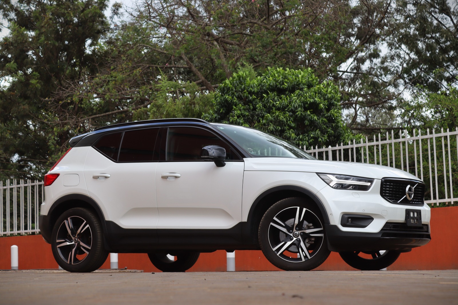 🚙 2018 Volvo XC40 – White | 2000CC Petrol | Compact Luxury SUV - VolvoShop