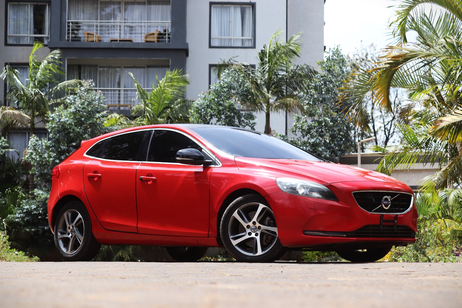 🔥 VOLVO V40 D4 – 2017 | Sporty Red Hatchback with a Powerful 2000CC ...